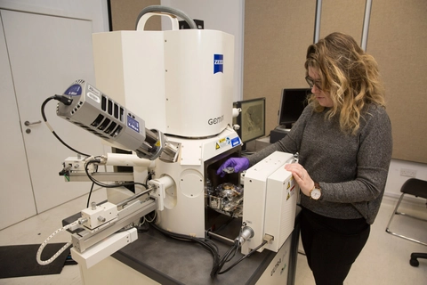 Zeiss ULTRA plus - CRANN | Trinity College Dublin